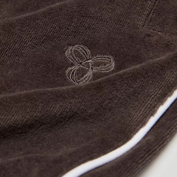 Aritzia | Pants & Jumpsuits | Aritzia Tna Quadra Pants Velour ...